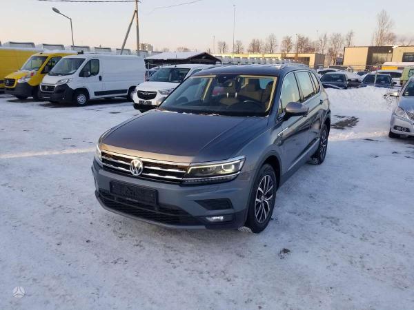 Grey Volkswagen Tiguan 2018 in Kaunas, with an engine capacity of 1.97 L and mileage of 336 thousand km for 13750 €, photo 1 on AUTOMOTO.COM.LV