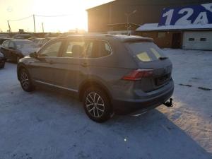 Grey Volkswagen Tiguan 2018 in Kaunas, with an engine capacity of 1.97 L and mileage of 336 thousand km for 13750 €, photo 5 on AUTOMOTO.COM.LV