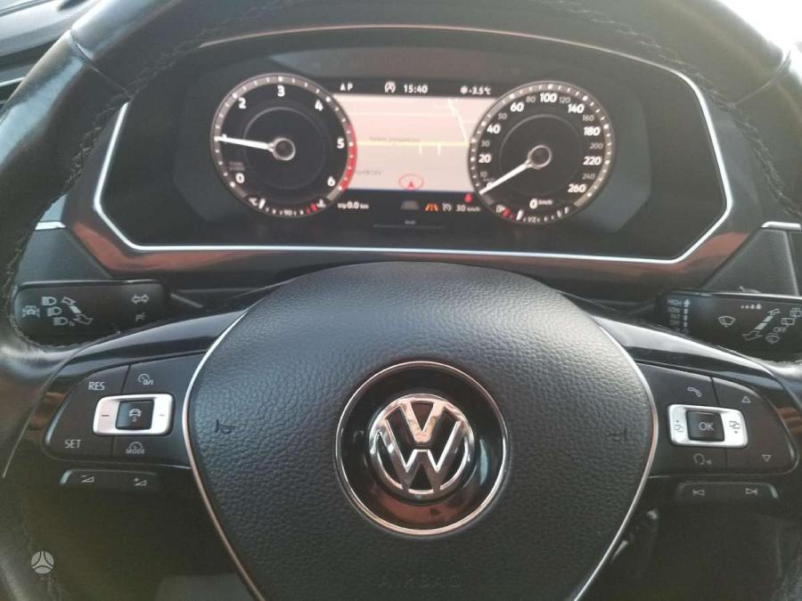 Grey Volkswagen Tiguan 2018 in Kaunas, with an engine capacity of 1.97 L and mileage of 336 thousand km for 13750 €, photo 8 on AUTOMOTO.COM.LV