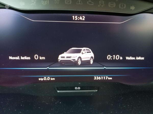 Grey Volkswagen Tiguan 2018 in Kaunas, with an engine capacity of 1.97 L and mileage of 336 thousand km for 13750 €, photo 9 on AUTOMOTO.COM.LV