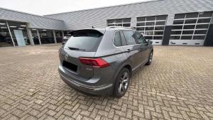 Grey Volkswagen Tiguan 2018 in Vilnius, with an engine capacity of 1.40 L and mileage of 295 thousand km for 15113 €, photo 2 on AUTOMOTO.COM.LV