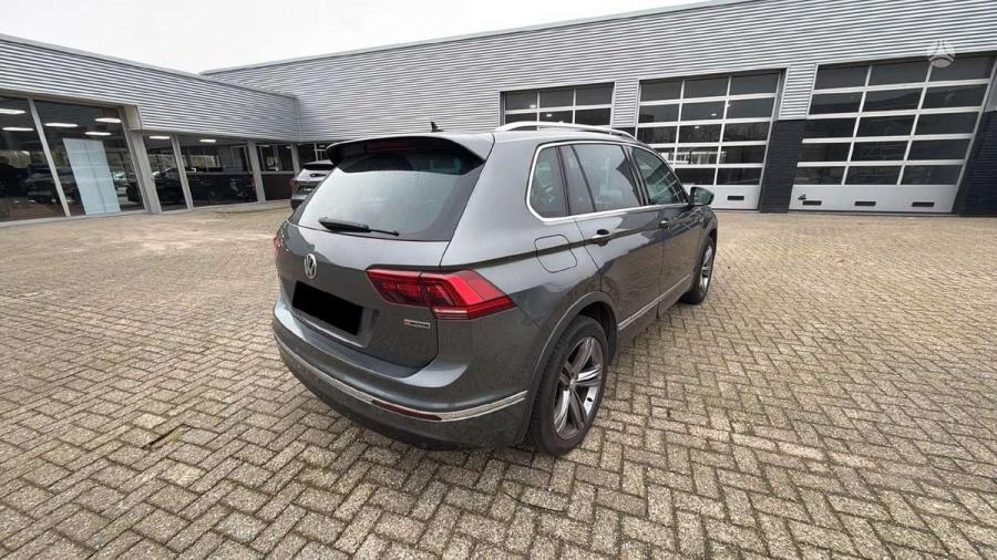 Grey Volkswagen Tiguan 2018 in Vilnius, with an engine capacity of 1.40 L and mileage of 295 thousand km for 15113 €, photo 2 on AUTOMOTO.COM.LV