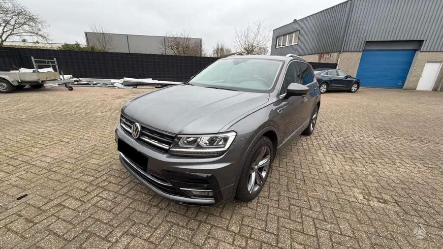 Grey Volkswagen Tiguan 2018 in Vilnius, with an engine capacity of 1.40 L and mileage of 295 thousand km for 15113 €, photo 3 on AUTOMOTO.COM.LV