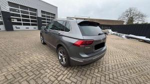 Grey Volkswagen Tiguan 2018 in Vilnius, with an engine capacity of 1.40 L and mileage of 295 thousand km for 15113 €, photo 4 on AUTOMOTO.COM.LV