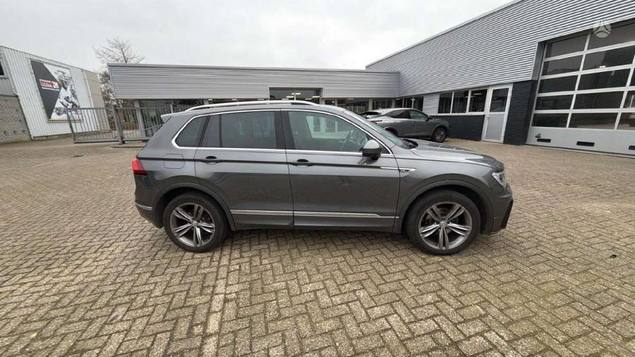 Grey Volkswagen Tiguan 2018 in Vilnius, with an engine capacity of 1.40 L and mileage of 295 thousand km for 15113 €, photo 5 on AUTOMOTO.COM.LV