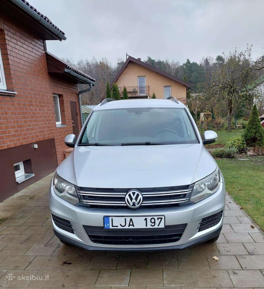 Grey Volkswagen Tiguan 2018 in Klaipeda, with an engine capacity of 2.00 L and mileage of 60 thousand km for 14500 €, photo 1 on AUTOMOTO.COM.LV