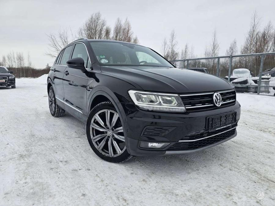 Grey Volkswagen Tiguan 2018 in Pakruojis, with an engine capacity of 1.97 L and mileage of 210 thousand km for 14300 €, photo 2 on AUTOMOTO.COM.LV