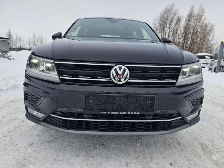 Grey Volkswagen Tiguan 2018 in Pakruojis, with an engine capacity of 1.97 L and mileage of 210 thousand km for 14300 €, photo 3 on AUTOMOTO.COM.LV