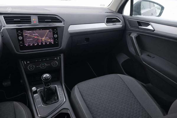 Grey Volkswagen Tiguan 2018 in Siauliai, with an engine capacity of 2.00 L and mileage of 278 thousand km for 13900 €, photo 11 on AUTOMOTO.COM.LV