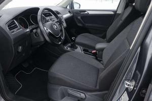 Pelēks Volkswagen Tiguan 2018 Šauļi, ar dzinēja tilpumu 2.00 L un nobraukumu 278 tūkst. km par 13900 €, foto 12 vietnē AUTOMOTO.COM.LV