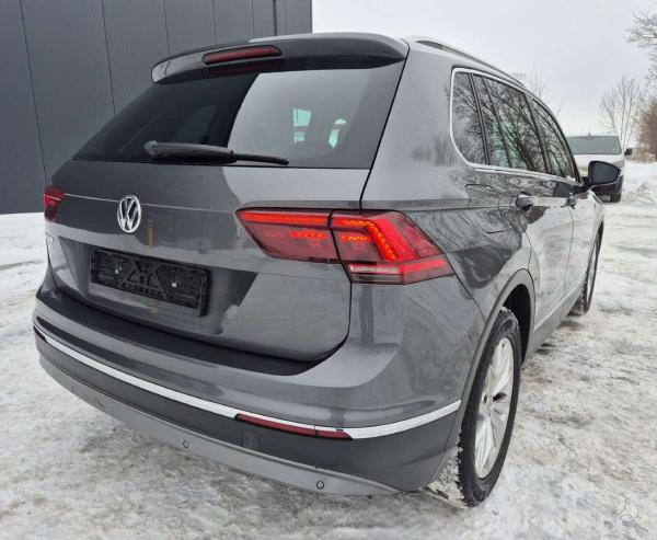 Pelēks Volkswagen Tiguan 2018 Panevēža, ar dzinēja tilpumu 1.97 L un nobraukumu 319 tūkst. km par 12999 €, foto 5 vietnē AUTOMOTO.COM.LV