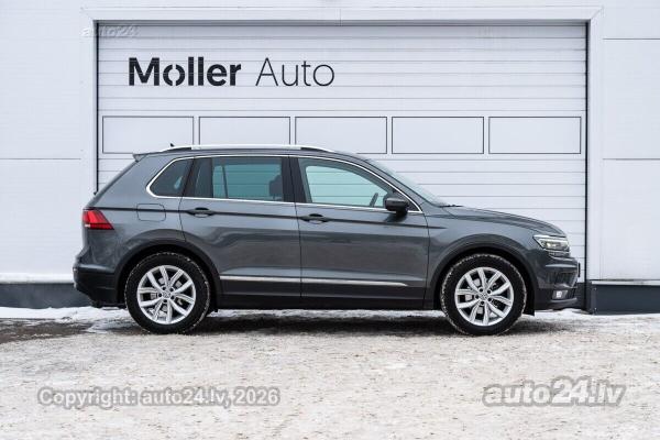 Grey Volkswagen Tiguan 2018 in Riga, with an engine capacity of 2.00 L and mileage of 175 thousand km for 17250 €, photo 5 on AUTOMOTO.COM.LV
