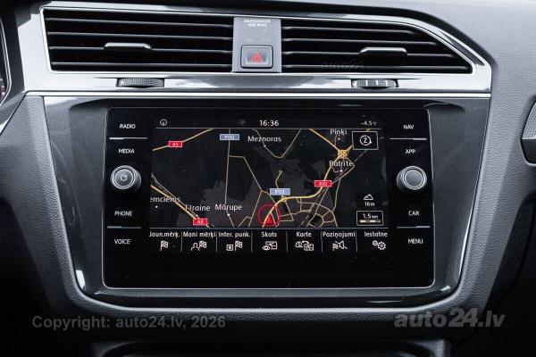 Grey Volkswagen Tiguan 2018 in Riga, with an engine capacity of 2.00 L and mileage of 175 thousand km for 17250 €, photo 11 on AUTOMOTO.COM.LV