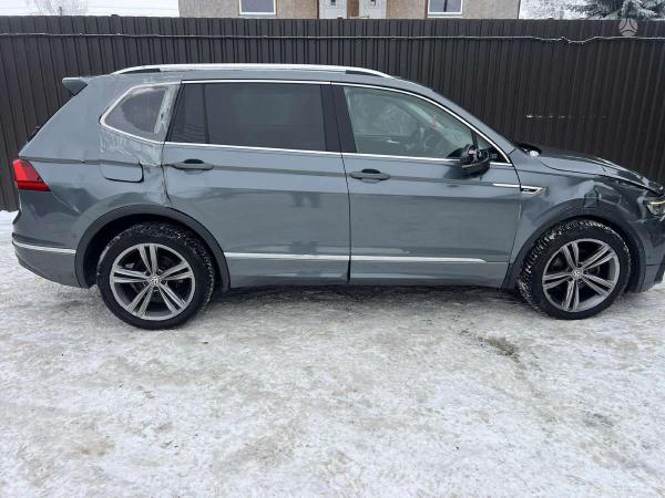 Grey Volkswagen Tiguan 2018 in Kaunas, with an engine capacity of 1.97 L and mileage of 170 thousand km for 9200 €, photo 4 on AUTOMOTO.COM.LV