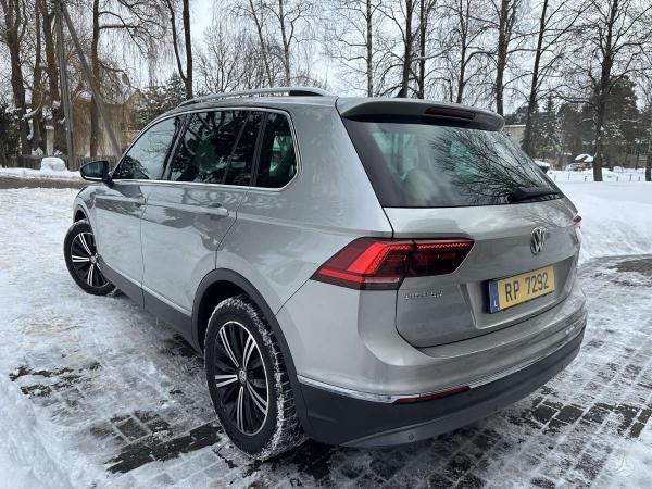 Grey Volkswagen Tiguan 2018 in Utena, with an engine capacity of 2.00 L and mileage of 253 thousand km for 14900 €, photo 4 on AUTOMOTO.COM.LV