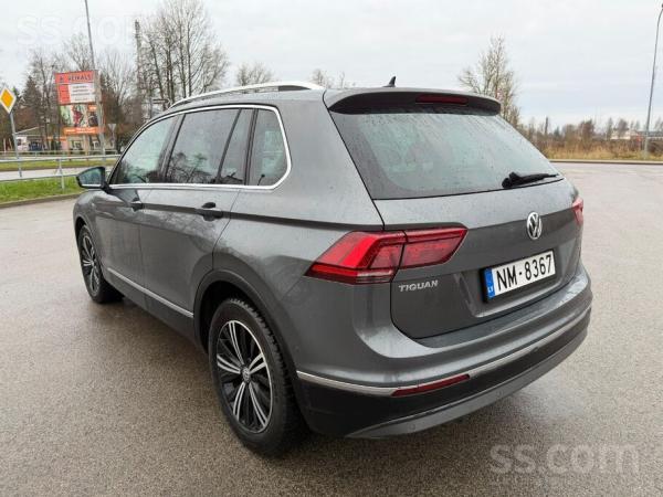 Grey Volkswagen Tiguan 2018 in Riga, with an engine capacity of 2.00 L and mileage of 114 thousand km for 18500 €, photo 4 on AUTOMOTO.COM.LV