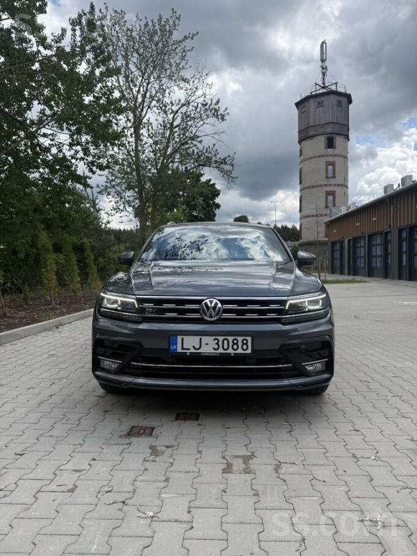 Grey Volkswagen Tiguan 2018 in Riga, with an engine capacity of 2.00 L and mileage of 116 thousand km for 22000 €, photo 1 on AUTOMOTO.COM.LV