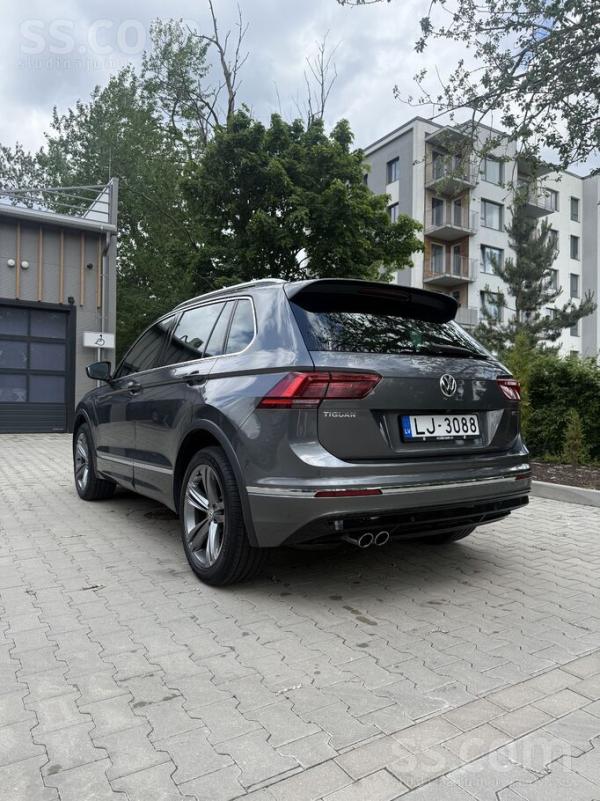 Grey Volkswagen Tiguan 2018 in Riga, with an engine capacity of 2.00 L and mileage of 116 thousand km for 22000 €, photo 3 on AUTOMOTO.COM.LV