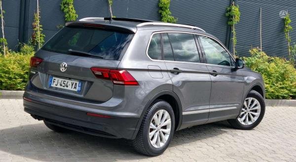 Pelēks Volkswagen Tiguan 2018 Viļņa, ar dzinēja tilpumu 1.97 L un nobraukumu 259 tūkst. km par 14750 €, foto 3 vietnē AUTOMOTO.COM.LV