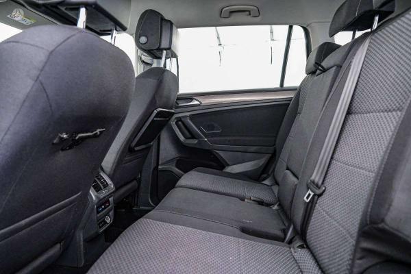 Grey Volkswagen Tiguan 2018 in Kaunas, with an engine capacity of 1.40 L and mileage of 248 thousand km for 16990 €, photo 9 on AUTOMOTO.COM.LV