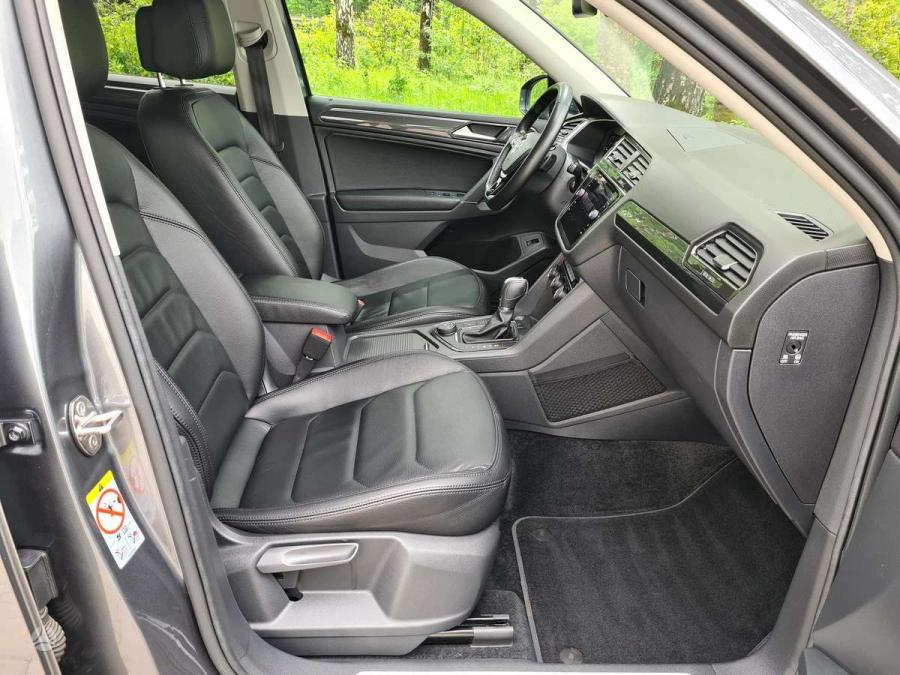 Pelēks Volkswagen Tiguan 2018 Kauņa, ar dzinēja tilpumu 2.00 L un nobraukumu 169 tūkst. km par 19200 €, foto 33 vietnē AUTOMOTO.COM.LV