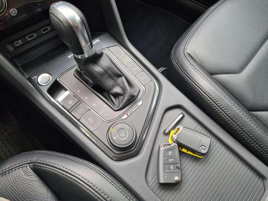 Pelēks Volkswagen Tiguan 2018 Kauņa, ar dzinēja tilpumu 2.00 L un nobraukumu 169 tūkst. km par 19200 €, foto 46 vietnē AUTOMOTO.COM.LV