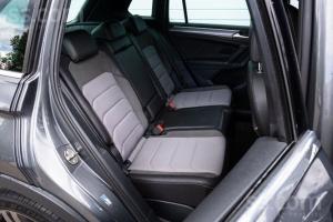 Grey Volkswagen Tiguan 2018 in Riga, with an engine capacity of 2.00 L and mileage of 118 thousand km for 21250 €, photo 8 on AUTOMOTO.COM.LV