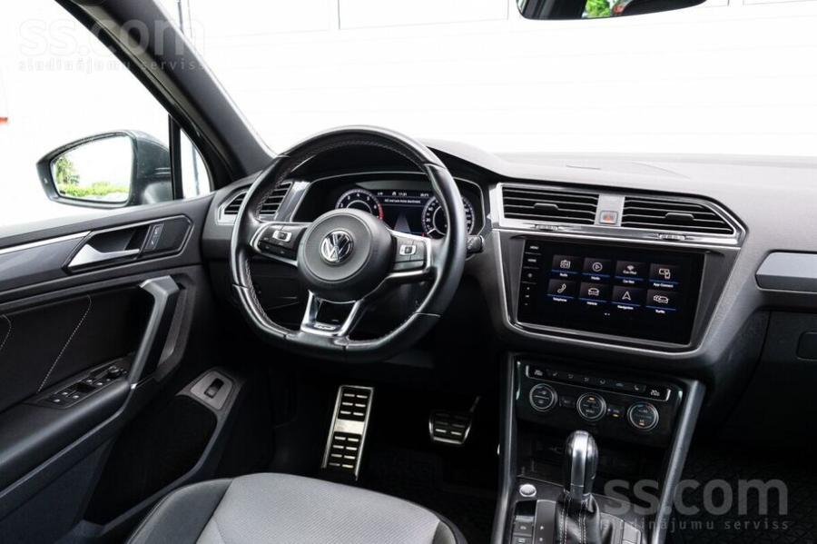 Grey Volkswagen Tiguan 2018 in Riga, with an engine capacity of 2.00 L and mileage of 118 thousand km for 21250 €, photo 10 on AUTOMOTO.COM.LV