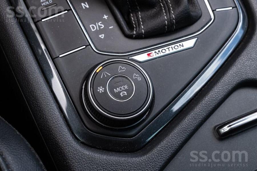 Grey Volkswagen Tiguan 2018 in Riga, with an engine capacity of 2.00 L and mileage of 118 thousand km for 21250 €, photo 17 on AUTOMOTO.COM.LV