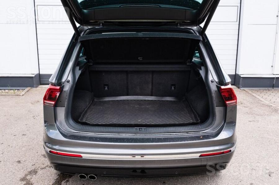 Grey Volkswagen Tiguan 2018 in Riga, with an engine capacity of 2.00 L and mileage of 118 thousand km for 21250 €, photo 22 on AUTOMOTO.COM.LV