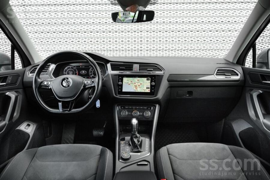 Grey Volkswagen Tiguan 2018 in Riga, with an engine capacity of 2.00 L and mileage of 158 thousand km for 19800 €, photo 7 on AUTOMOTO.COM.LV