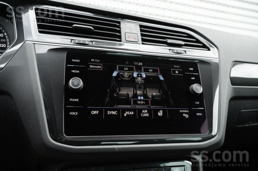 Grey Volkswagen Tiguan 2018 in Riga, with an engine capacity of 2.00 L and mileage of 158 thousand km for 19800 €, photo 14 on AUTOMOTO.COM.LV