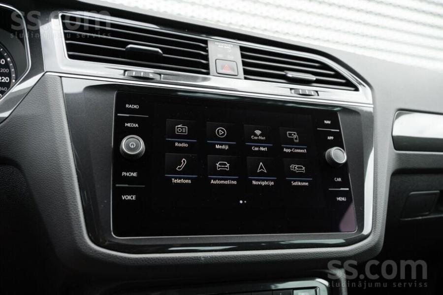 Grey Volkswagen Tiguan 2018 in Riga, with an engine capacity of 2.00 L and mileage of 158 thousand km for 19800 €, photo 15 on AUTOMOTO.COM.LV