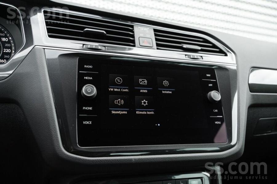 Grey Volkswagen Tiguan 2018 in Riga, with an engine capacity of 2.00 L and mileage of 158 thousand km for 19800 €, photo 17 on AUTOMOTO.COM.LV