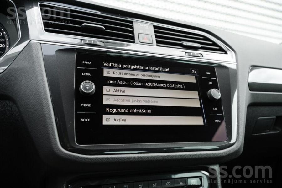 Grey Volkswagen Tiguan 2018 in Riga, with an engine capacity of 2.00 L and mileage of 158 thousand km for 19800 €, photo 19 on AUTOMOTO.COM.LV
