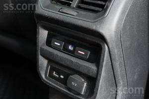 Grey Volkswagen Tiguan 2018 in Riga, with an engine capacity of 2.00 L and mileage of 158 thousand km for 19800 €, photo 24 on AUTOMOTO.COM.LV