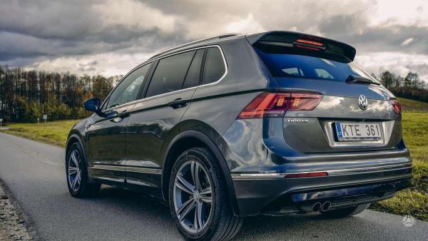 Grey Volkswagen Tiguan 2018 in Vilnius, with an engine capacity of 1.97 L and mileage of 177 thousand km for 19100 €, photo 3 on AUTOMOTO.COM.LV