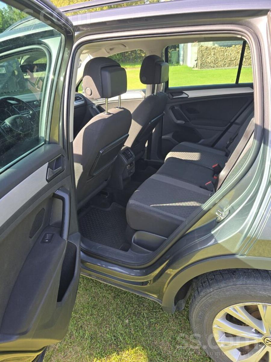 Grey Volkswagen Tiguan 2018 in Riga, with an engine capacity of 1.40 L and mileage of 107 thousand km for 16500 €, photo 5 on AUTOMOTO.COM.LV