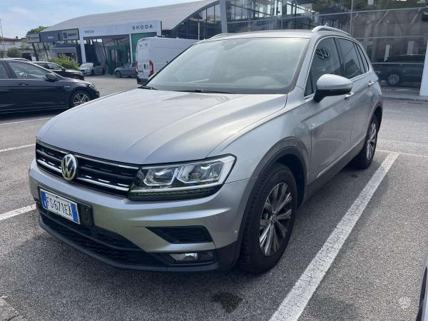 Pelēks Volkswagen Tiguan 2018 Panevēža, ar dzinēja tilpumu 1.97 L un nobraukumu 156 tūkst. km par 16700 €, foto 1 vietnē AUTOMOTO.COM.LV