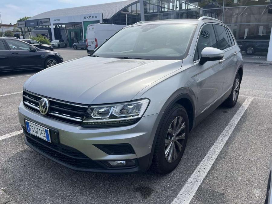 Grey Volkswagen Tiguan 2018 in Panevezys, with an engine capacity of 1.97 L and mileage of 156 thousand km for 16700 €, photo 1 on AUTOMOTO.COM.LV
