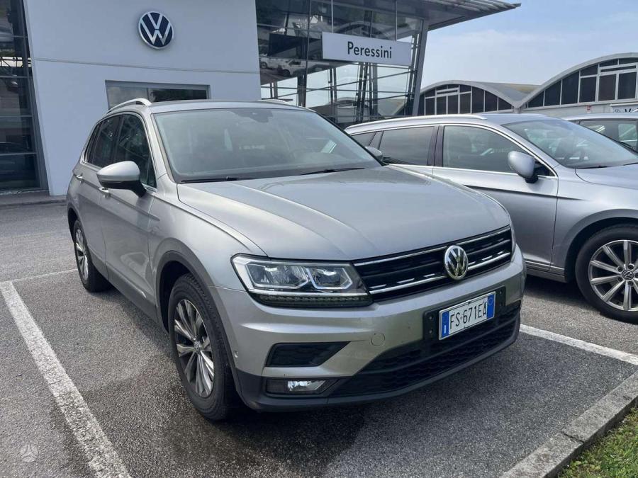 Grey Volkswagen Tiguan 2018 in Panevezys, with an engine capacity of 1.97 L and mileage of 156 thousand km for 16700 €, photo 3 on AUTOMOTO.COM.LV