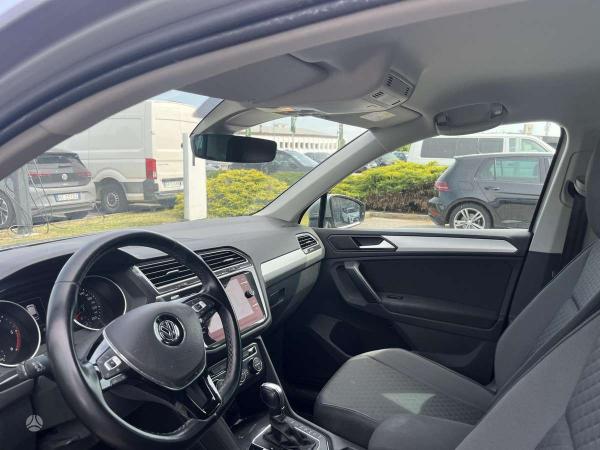 Pelēks Volkswagen Tiguan 2018 Panevēža, ar dzinēja tilpumu 1.97 L un nobraukumu 156 tūkst. km par 16700 €, foto 9 vietnē AUTOMOTO.COM.LV