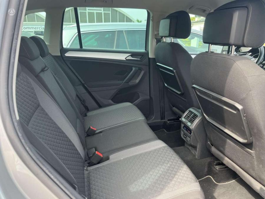 Grey Volkswagen Tiguan 2018 in Panevezys, with an engine capacity of 1.97 L and mileage of 156 thousand km for 16700 €, photo 12 on AUTOMOTO.COM.LV