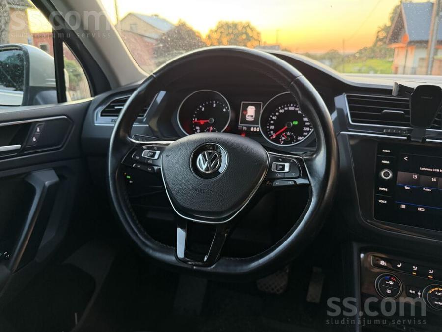 Pelēks Volkswagen Tiguan 2018 Valmiera, ar dzinēja tilpumu 2.00 L un nobraukumu 392 tūkst. km par 9800 €, foto 15 vietnē AUTOMOTO.COM.LV