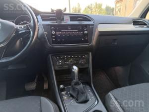 Pelēks Volkswagen Tiguan 2018 Valmiera, ar dzinēja tilpumu 2.00 L un nobraukumu 392 tūkst. km par 9800 €, foto 17 vietnē AUTOMOTO.COM.LV