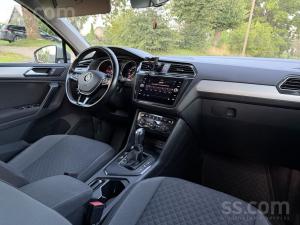 Pelēks Volkswagen Tiguan 2018 Valmiera, ar dzinēja tilpumu 2.00 L un nobraukumu 392 tūkst. km par 9800 €, foto 26 vietnē AUTOMOTO.COM.LV