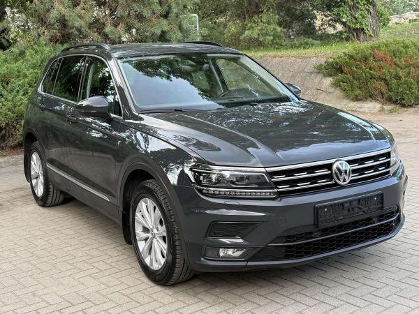 Grey Volkswagen Tiguan 2018 in Prienai, with an engine capacity of 1.97 L and mileage of 243 thousand km for 13500 €, photo 7 on AUTOMOTO.COM.LV