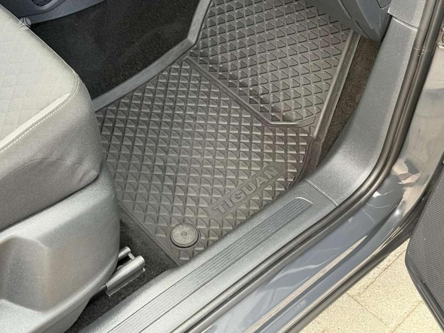 Pelēks Volkswagen Tiguan 2018 Prienai, ar dzinēja tilpumu 1.97 L un nobraukumu 243 tūkst. km par 13500 €, foto 36 vietnē AUTOMOTO.COM.LV