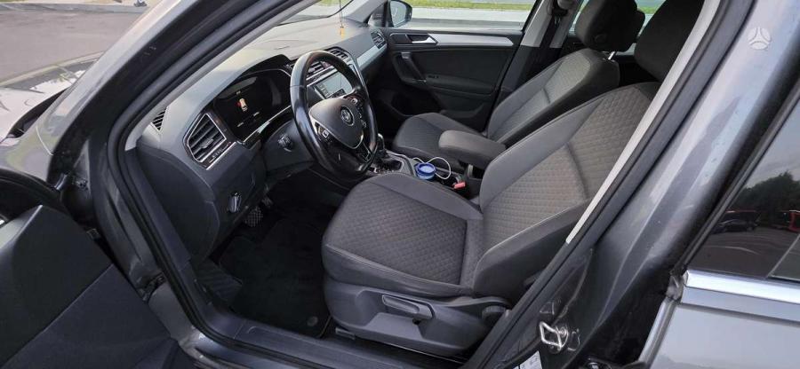 Pelēks Volkswagen Tiguan 2018 Kauņa, ar dzinēja tilpumu 1.97 L un nobraukumu 259 tūkst. km par 14550 €, foto 33 vietnē AUTOMOTO.COM.LV