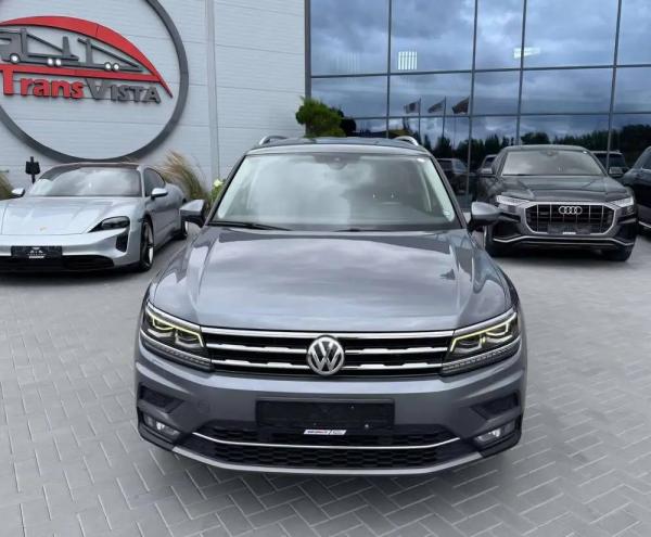 Grey Volkswagen Tiguan 2018 in Telschi, with an engine capacity of 2.00 L and mileage of 253 thousand km for 15290 €, photo 3 on AUTOMOTO.COM.LV